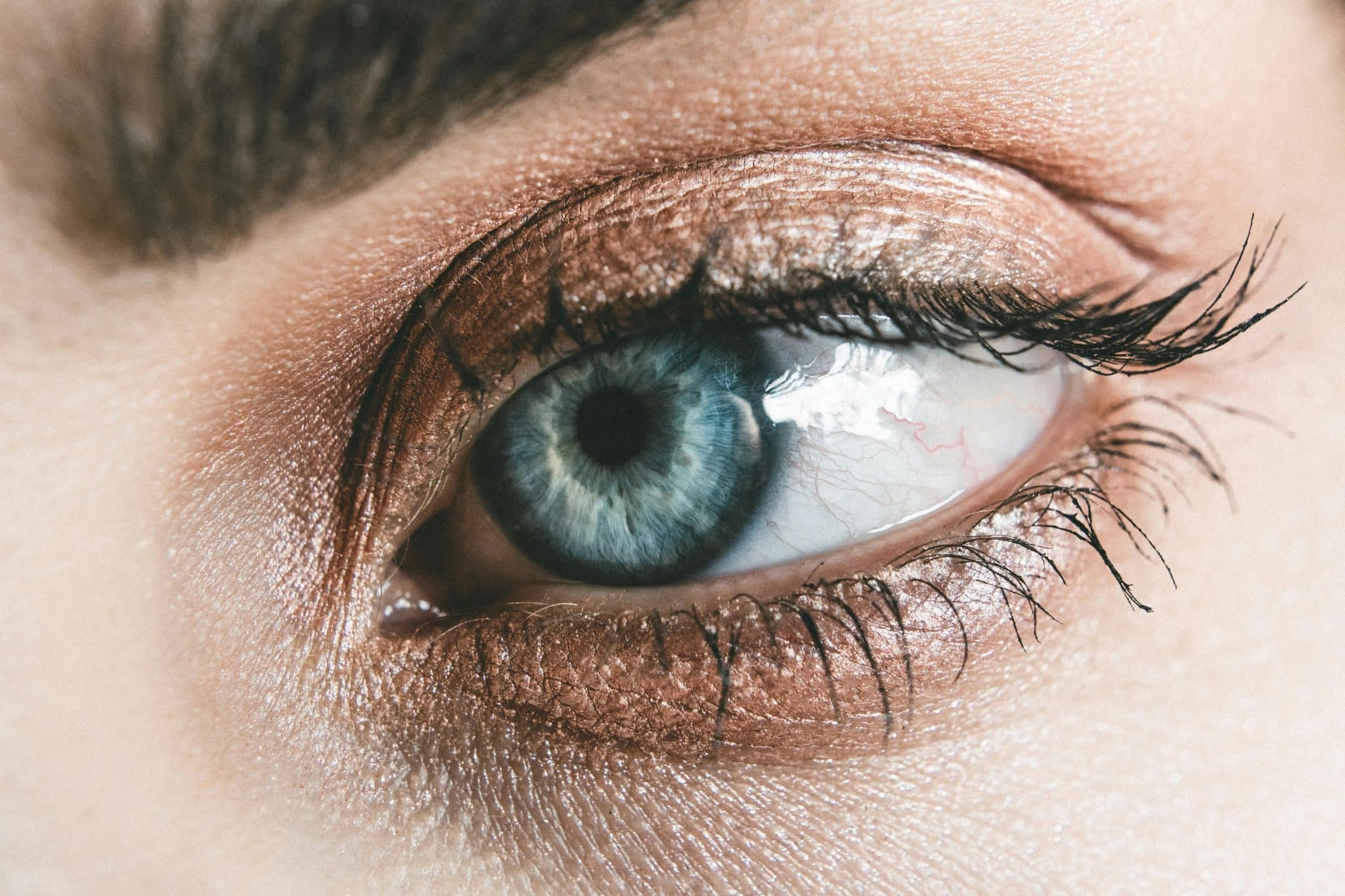How Lash Growing Mascara Compares to Traditional Mascara? - Suzie The ...